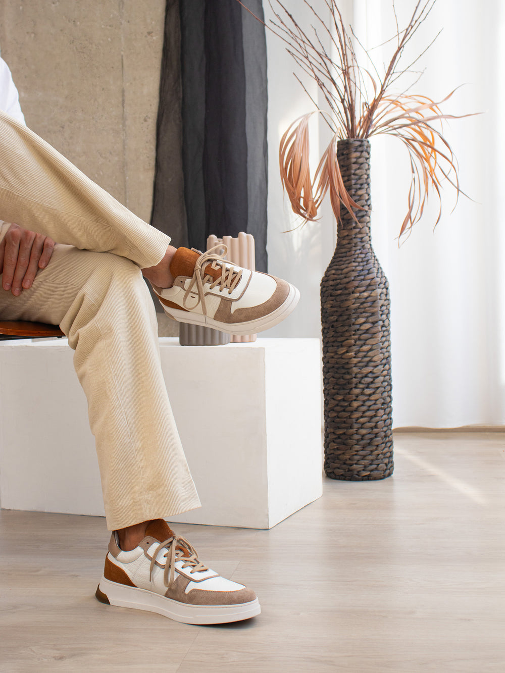 Handmade Leo men's sneakers in tan-white leather | JULES & JENN