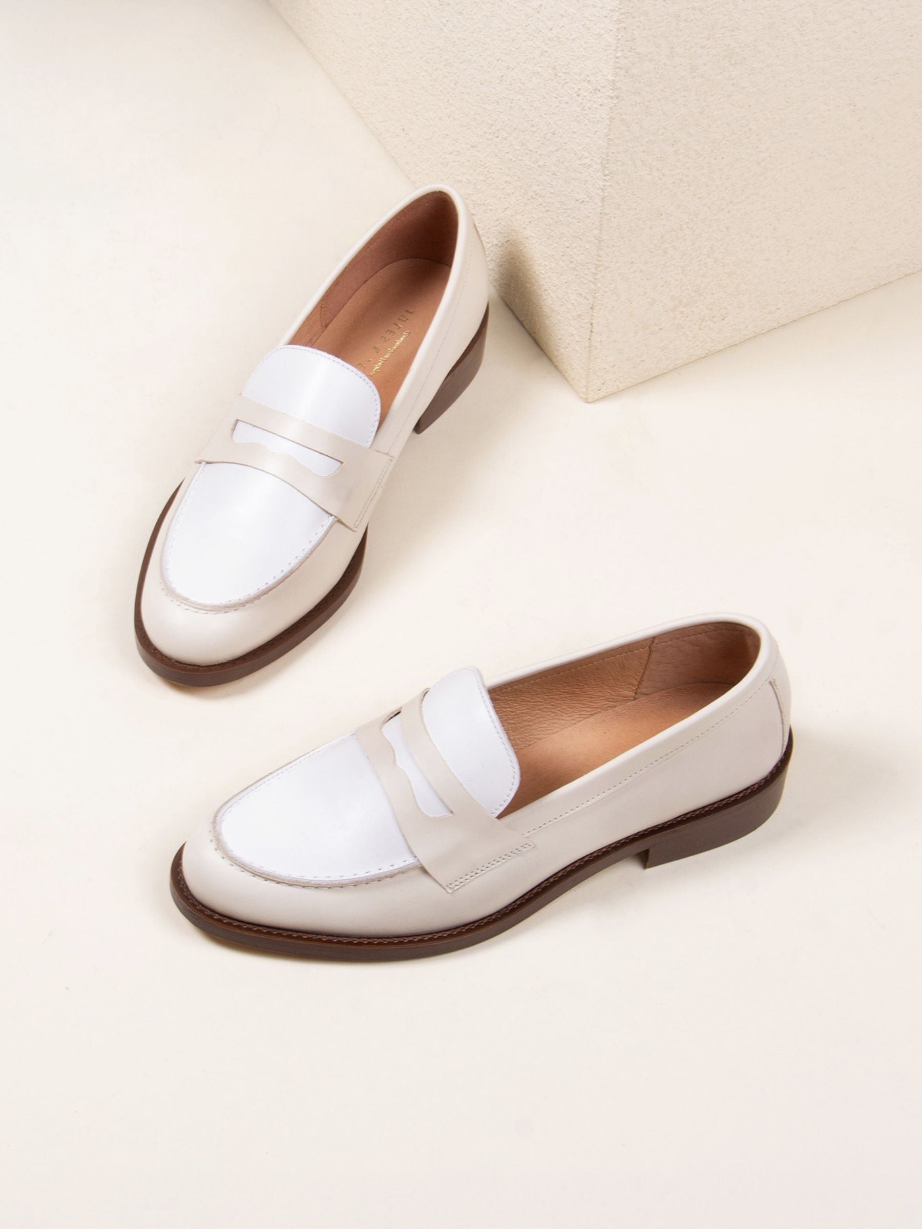 Mocassins cuir femme bicolore beige et blanc | JULES & JENN