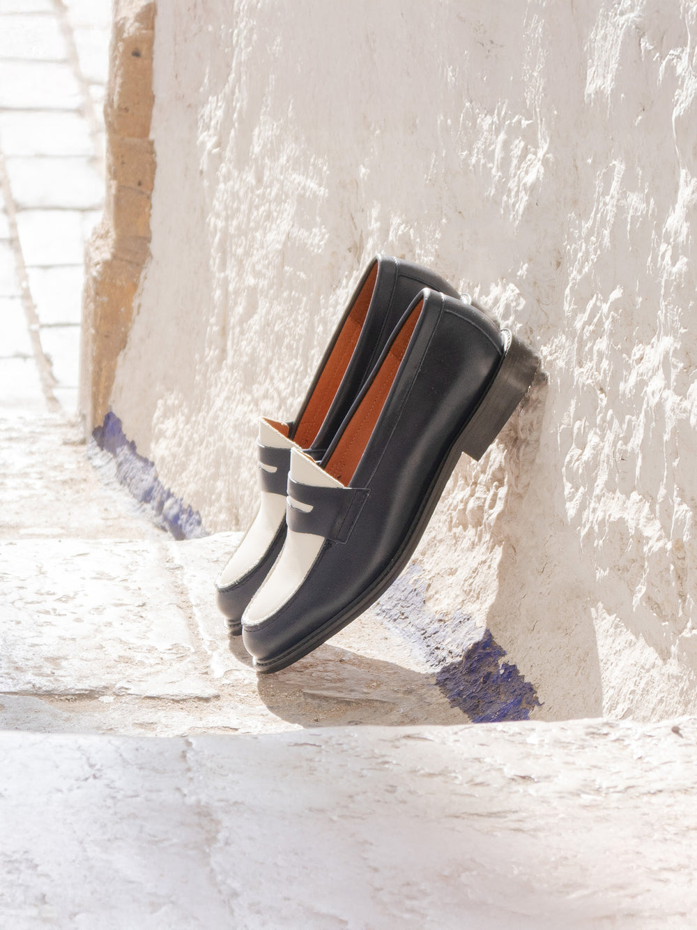 Mocassins bicolores pour femme en cuir bleu & blanc | JULES & JENN